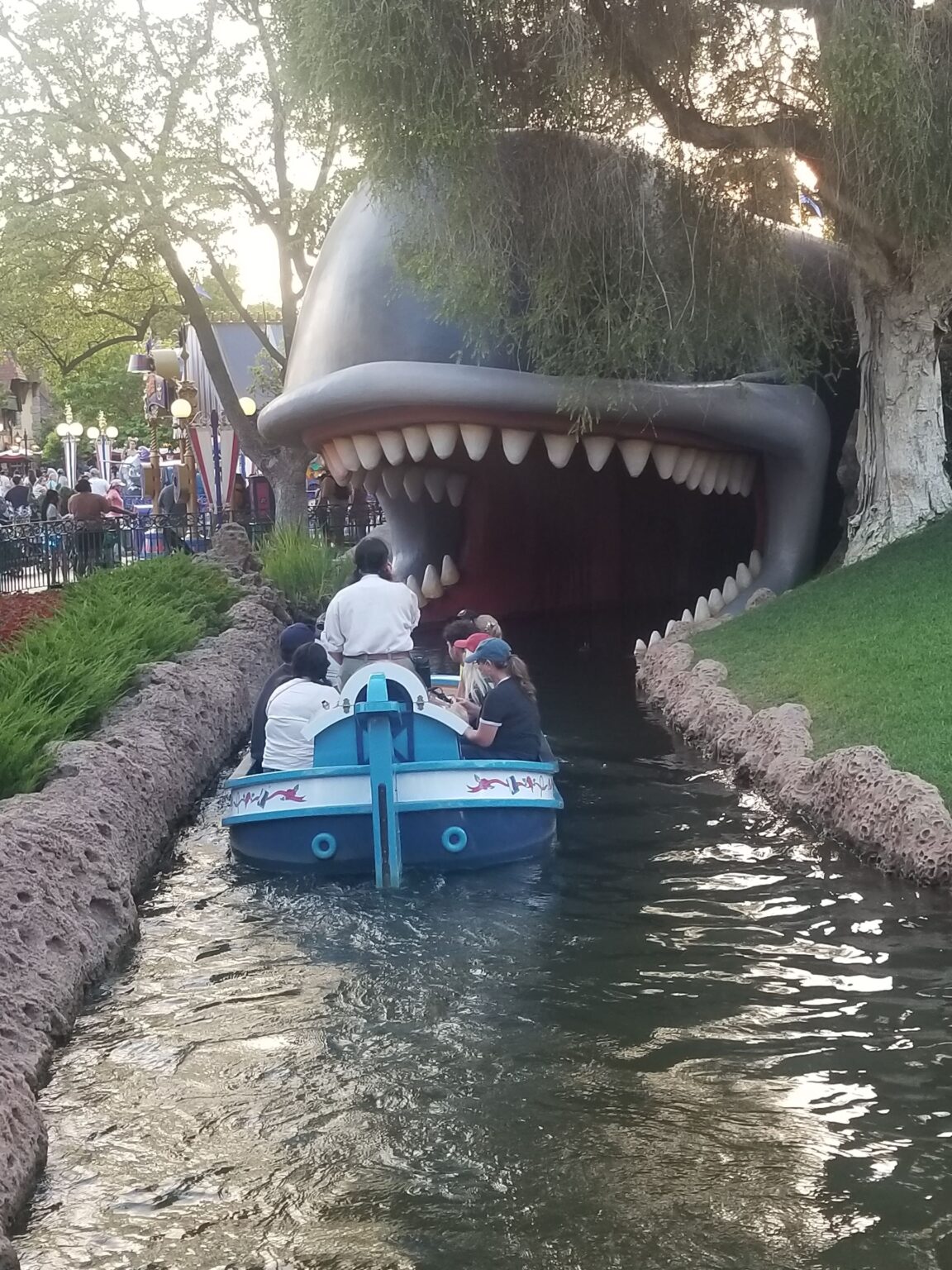 11 Best Rides At Disneyland (Ranked and Reviewed!) | Magic and Coasters